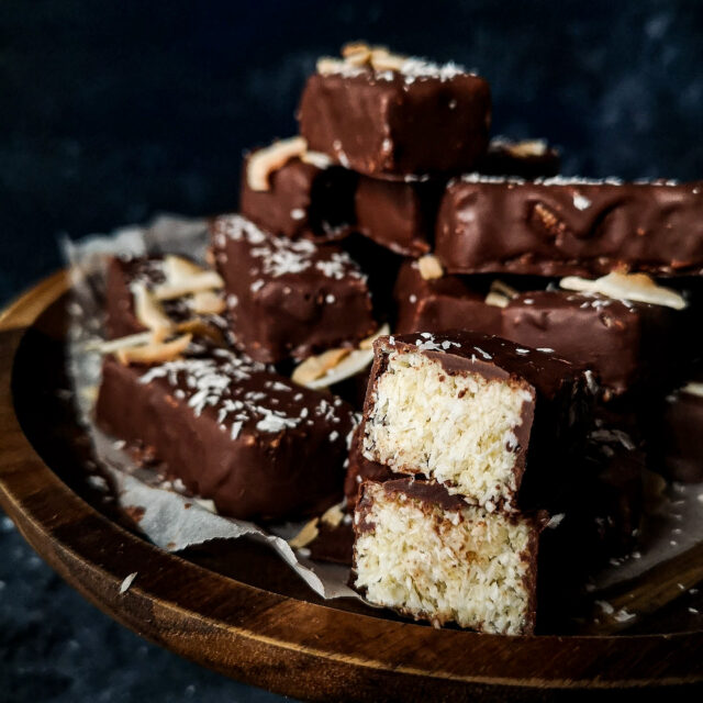 Homemade Bounty Bars Recipe - Pink Haired Pastry Chef